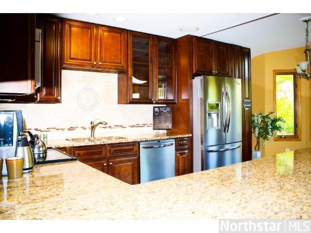 Cafe Vienna | Modern and eye-catching Kitchen and kitchen cabinets